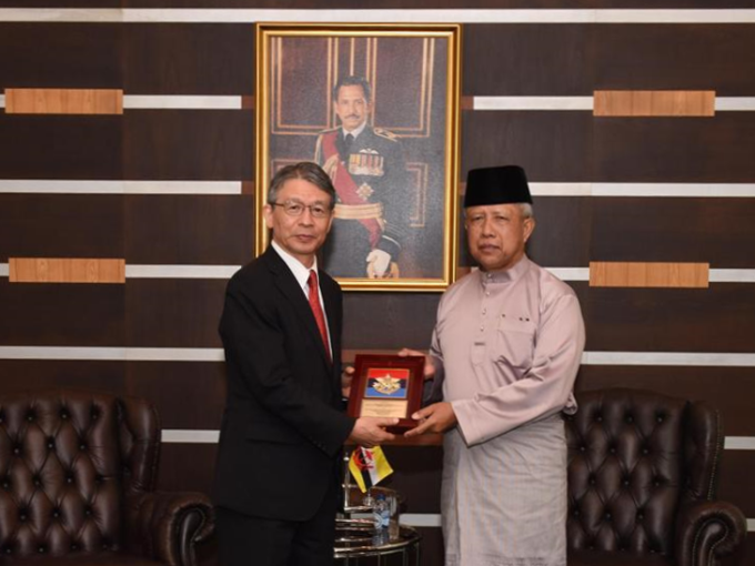 Ambassador Yamamoto's courtesy call to Pehin Halbi, Second Minister of ...